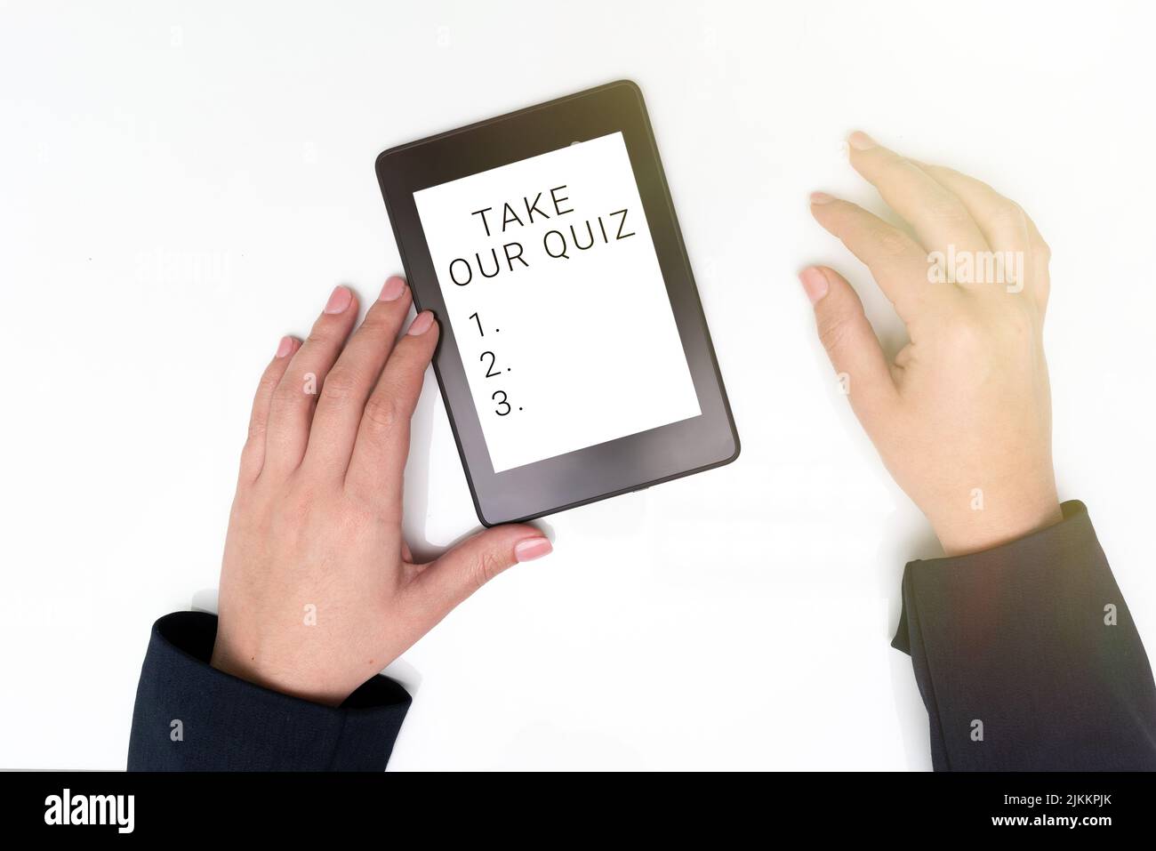 Cartello con la scritta Take our Quiz. Foto concettuale compila il ...
