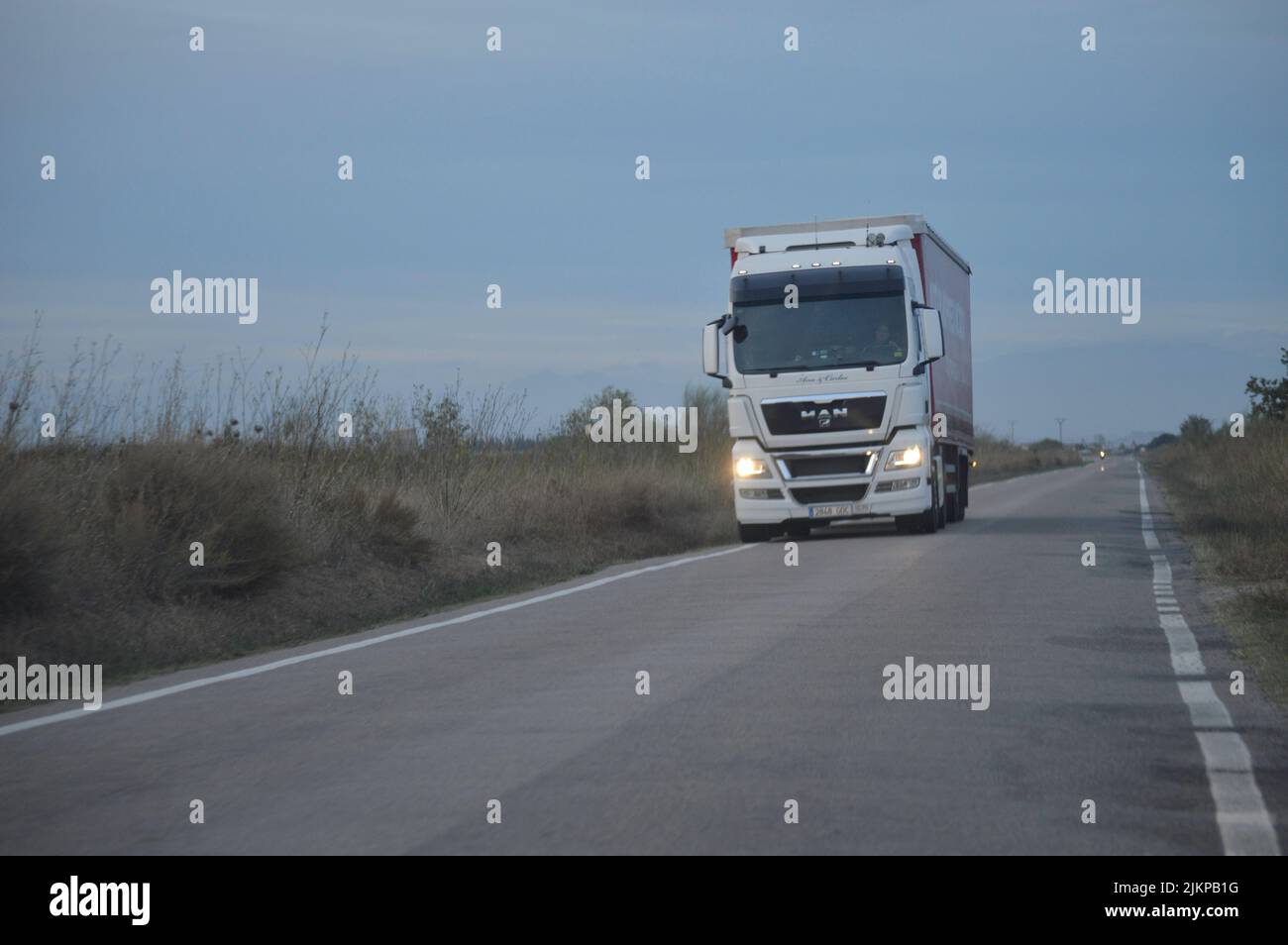 Camion di rimorchio del trasporto pesante immagini e fotografie stock ...