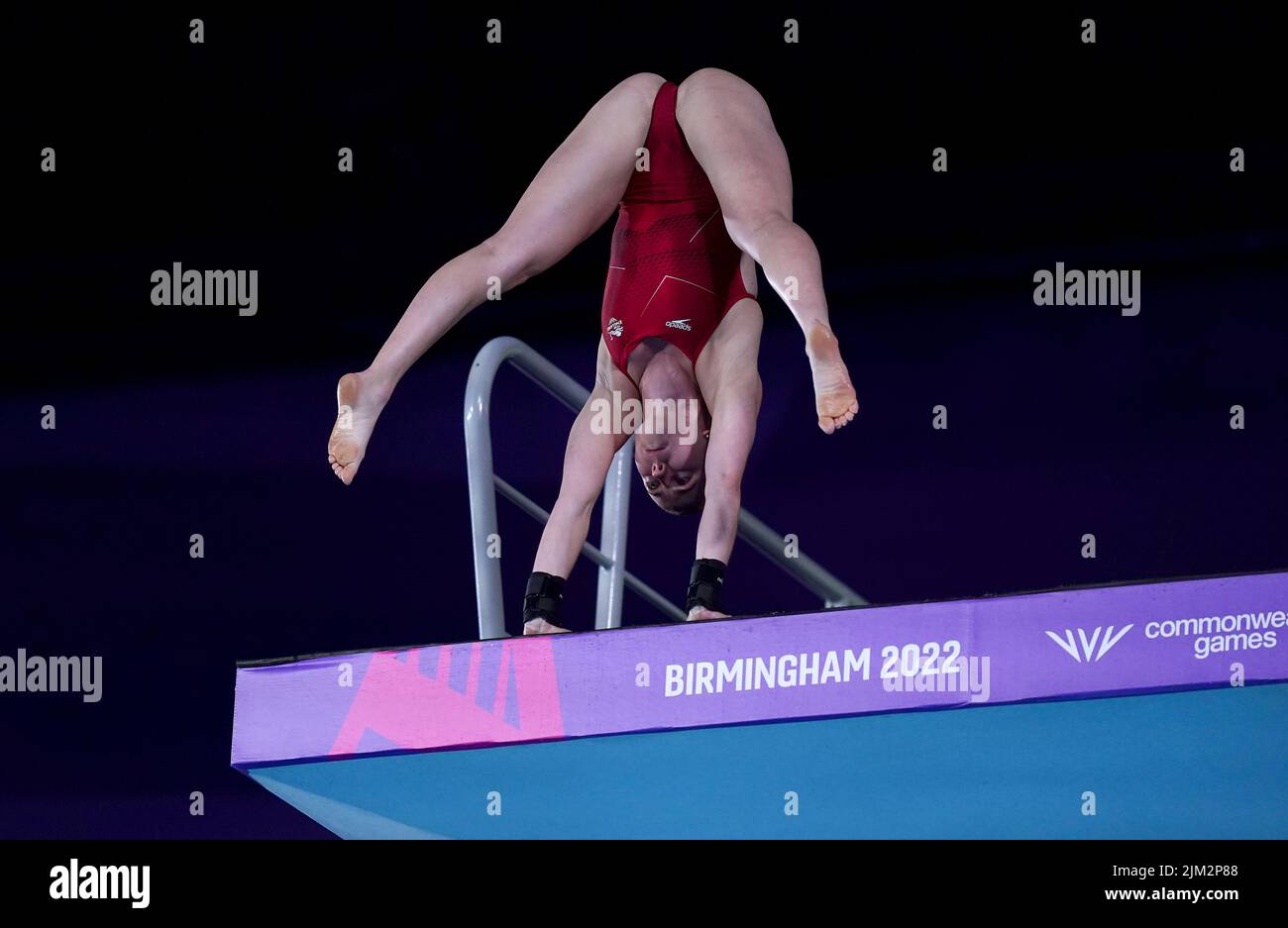Lois Toulson in Inghilterra compete nel Women's Diving 10m Platform ...