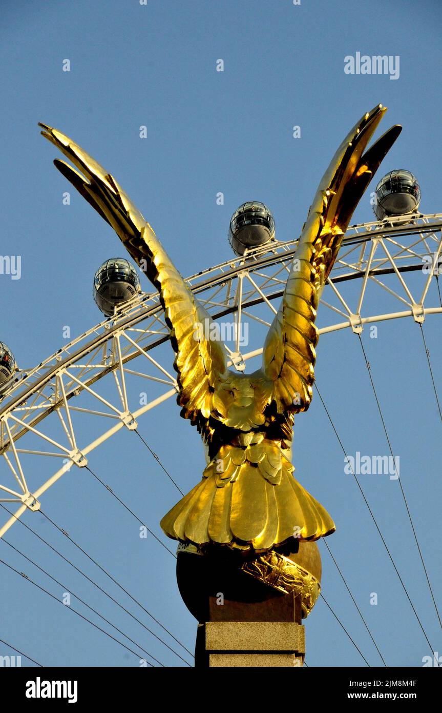 Che ha 32 pod immagini e fotografie stock ad alta risoluzione - Alamy