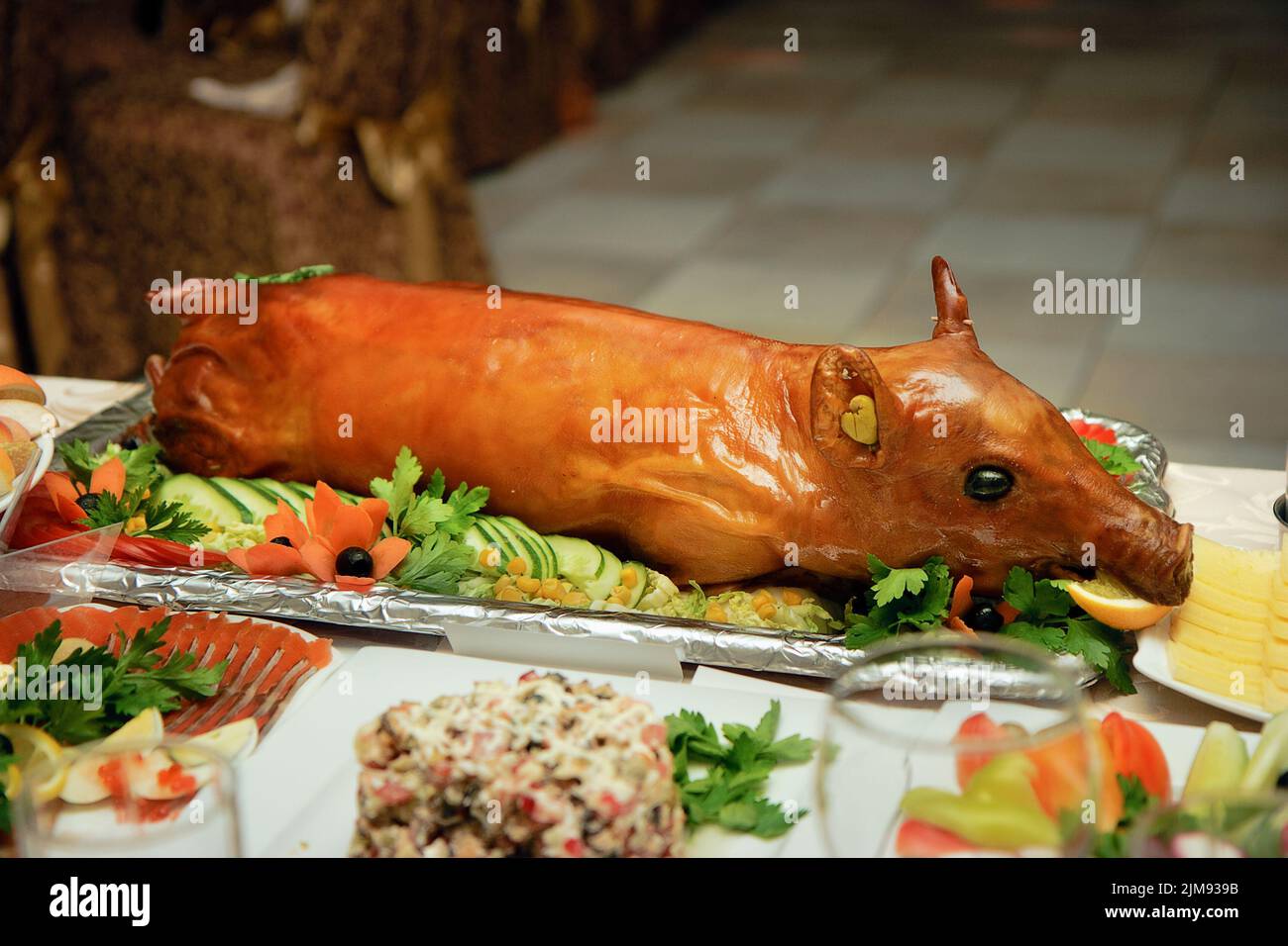 Maialino da latte alla griglia immagini e fotografie stock ad alta ...