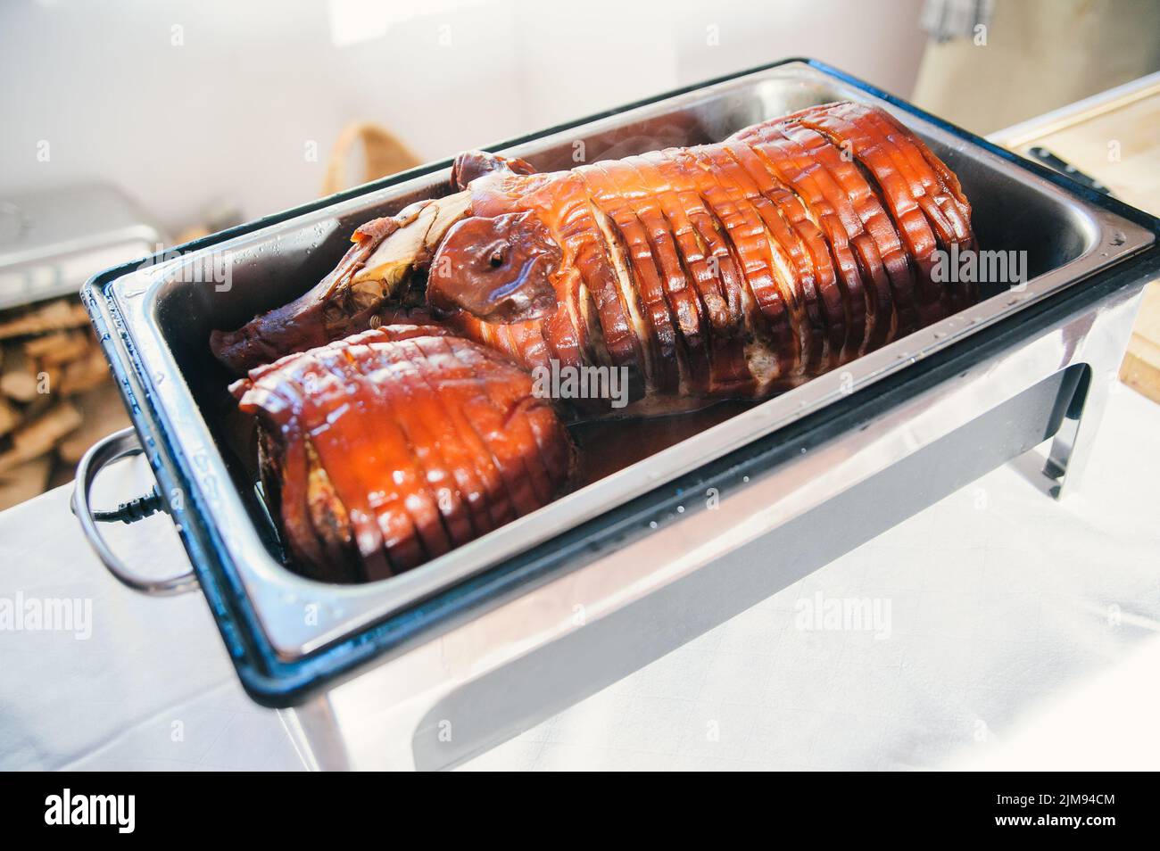 Maialino da latte alla griglia immagini e fotografie stock ad alta ...