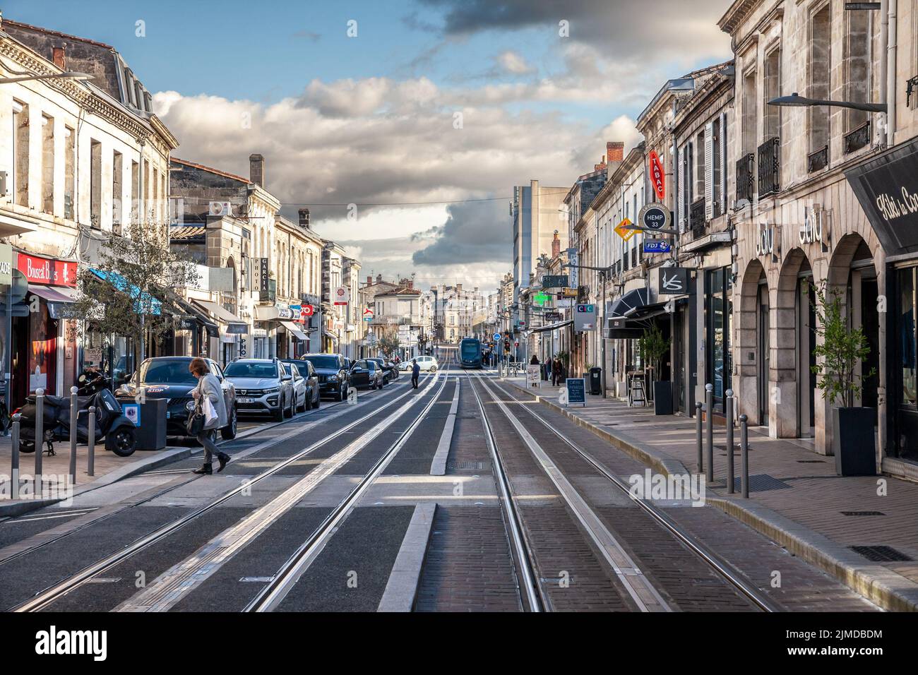 Foto di una strada tipica del Bordeaux, sobborghi Francia, con facciate ...