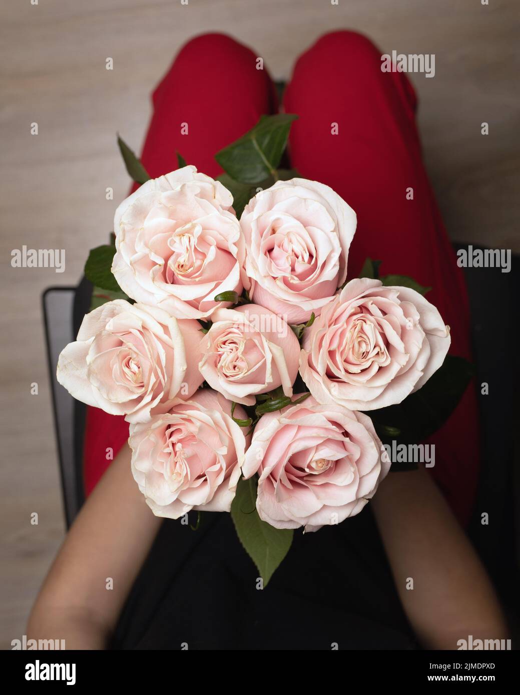 Sfondo femmine rosa immagini e fotografie stock ad alta risoluzione - Alamy