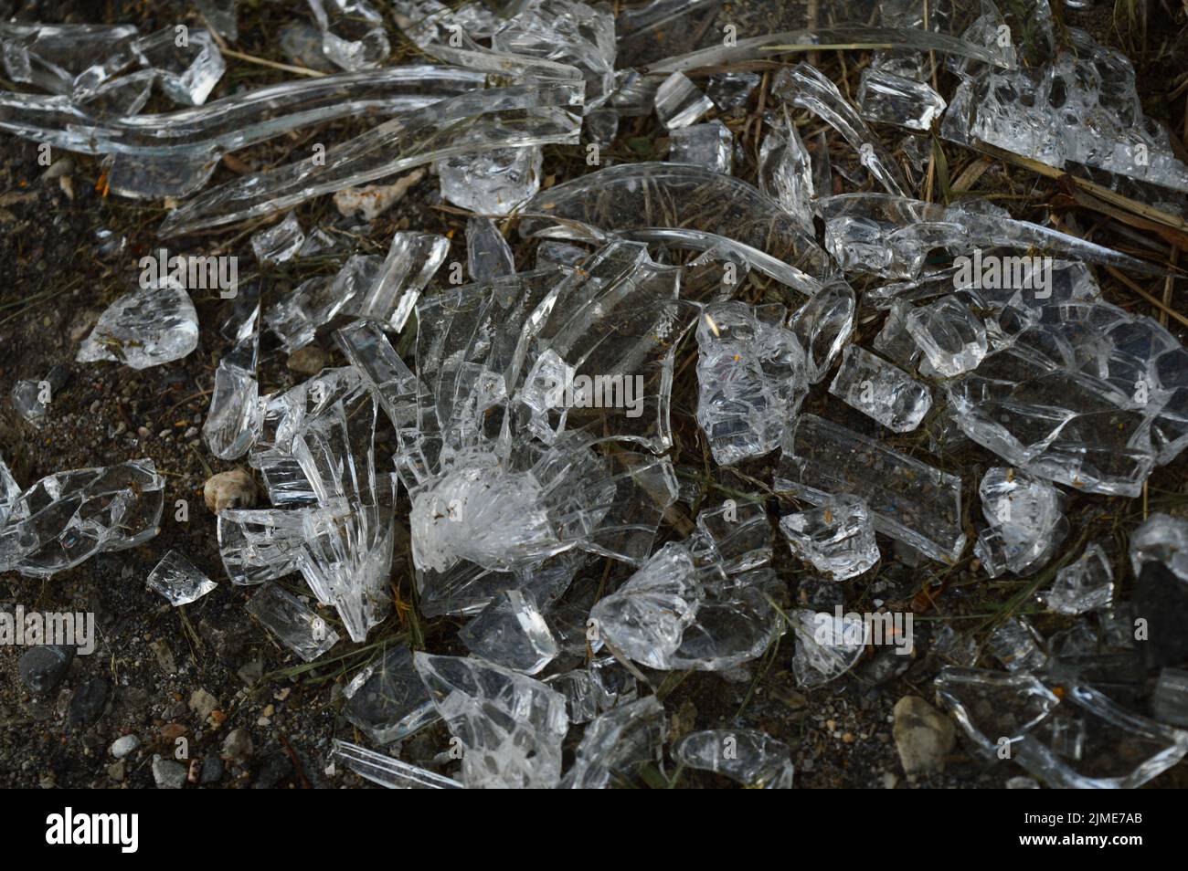 Vetro rotto della vetrina immagini e fotografie stock ad alta ...