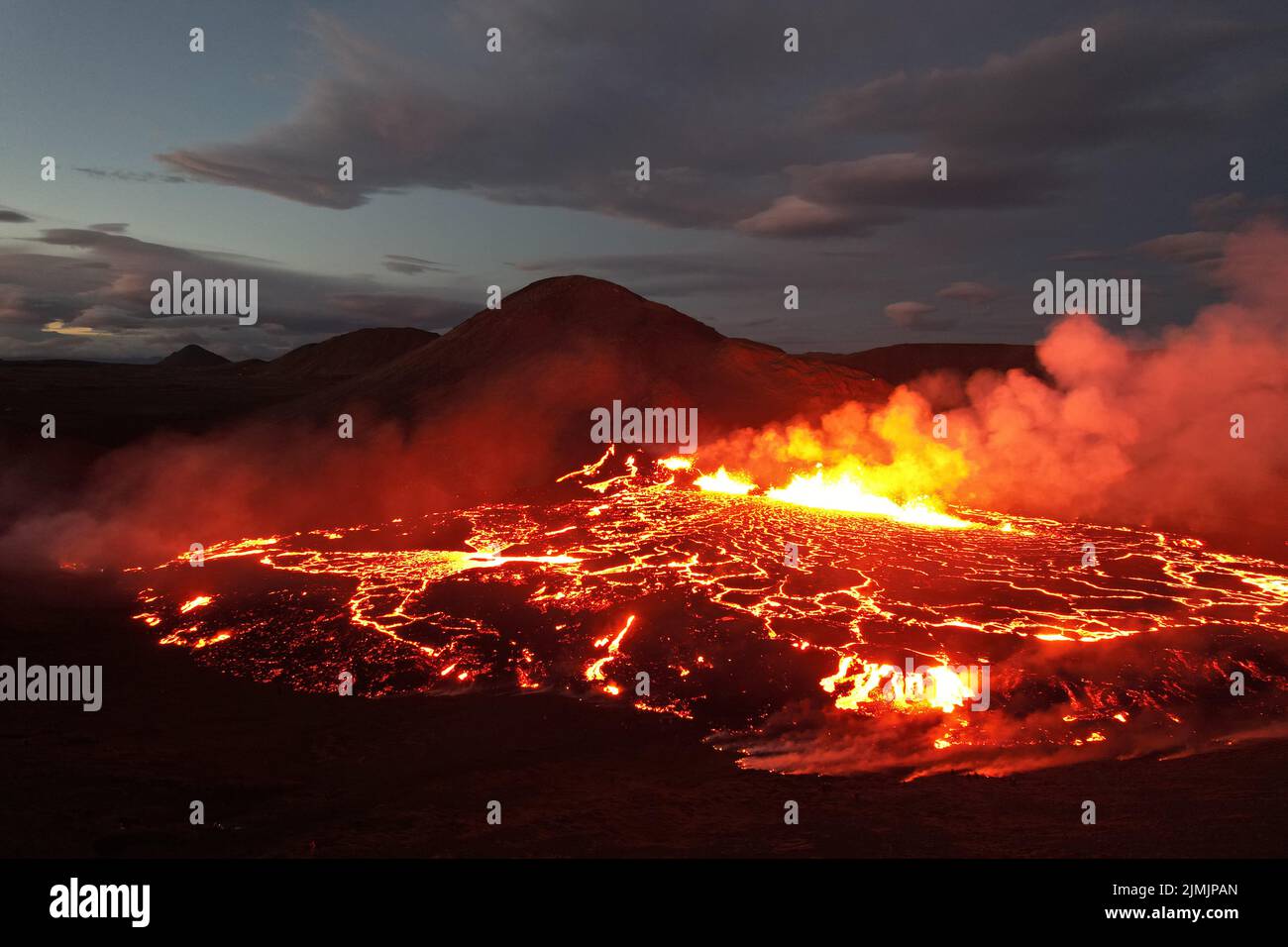 Eruzione meradalir del vulcano fagradalsfjall immagini e fotografie ...