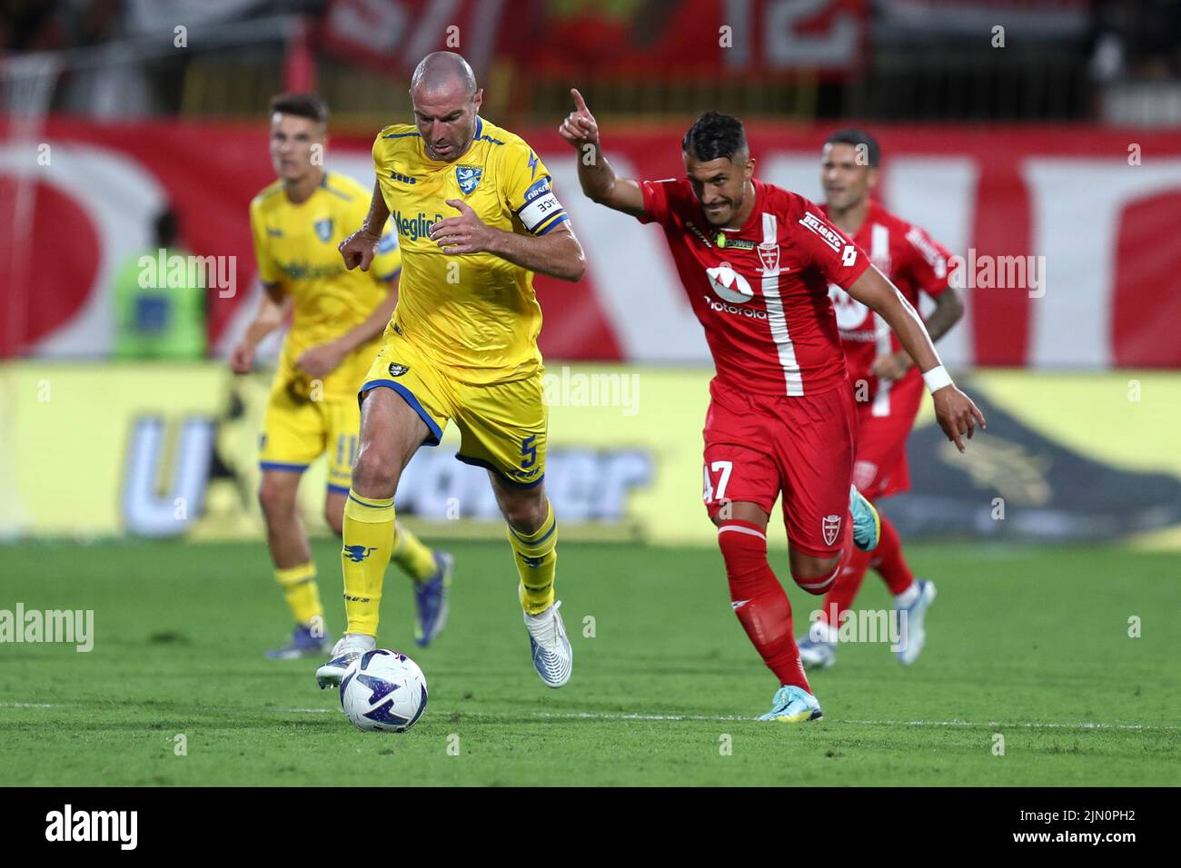 Fabio lucidi di Frosinone Calcio controlla la palla durante la partita ...