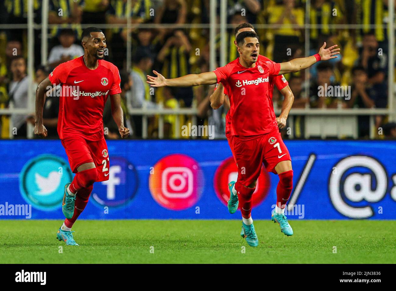 ISTANBUL, TURKIYE - AGOSTO 8: Valentin Gheorghe di Umraniyespor ...