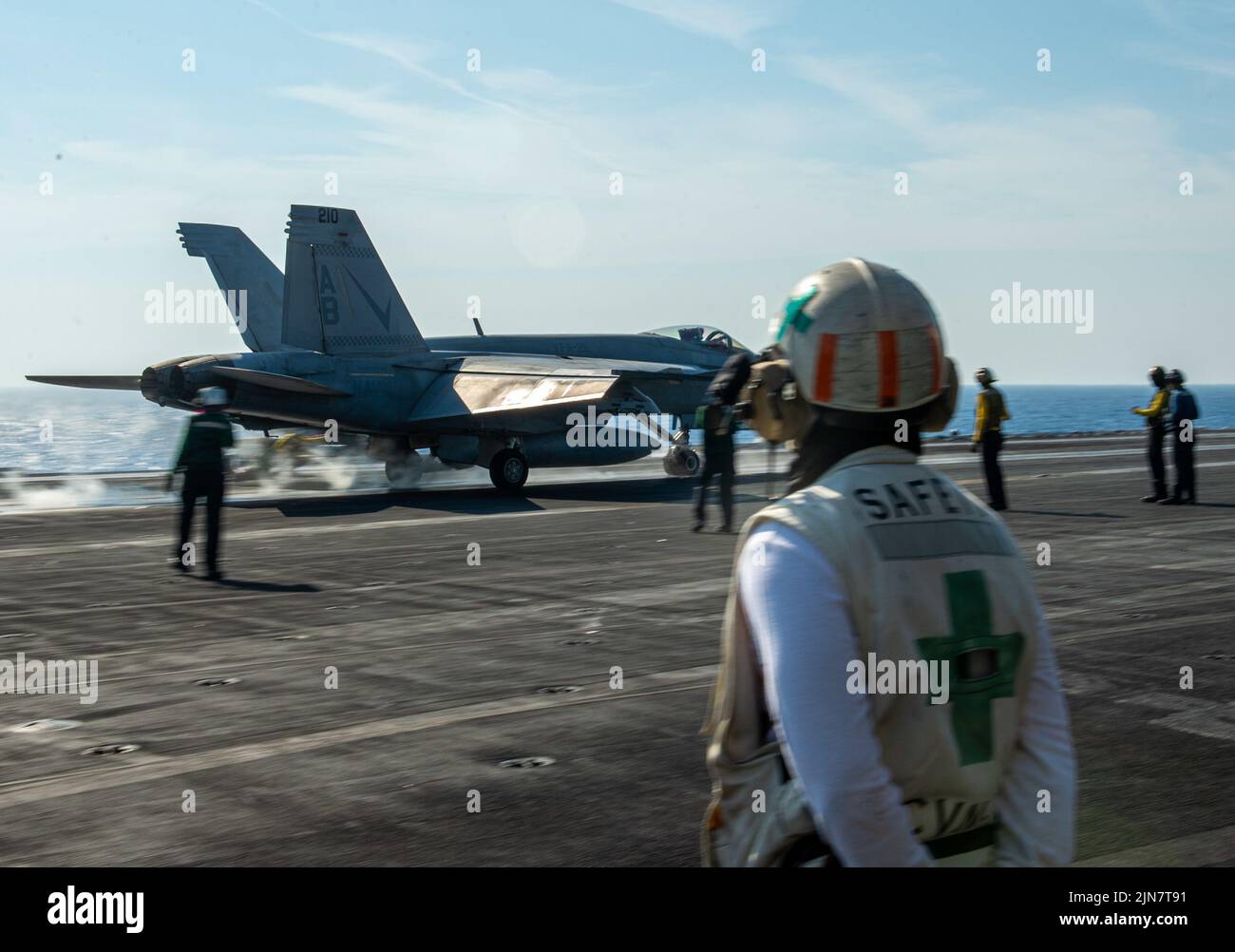 220808-N-JR318-1047 MAR MEDITERRANEO (AGOSTO 8, 2022) un F/A-18E Super ...