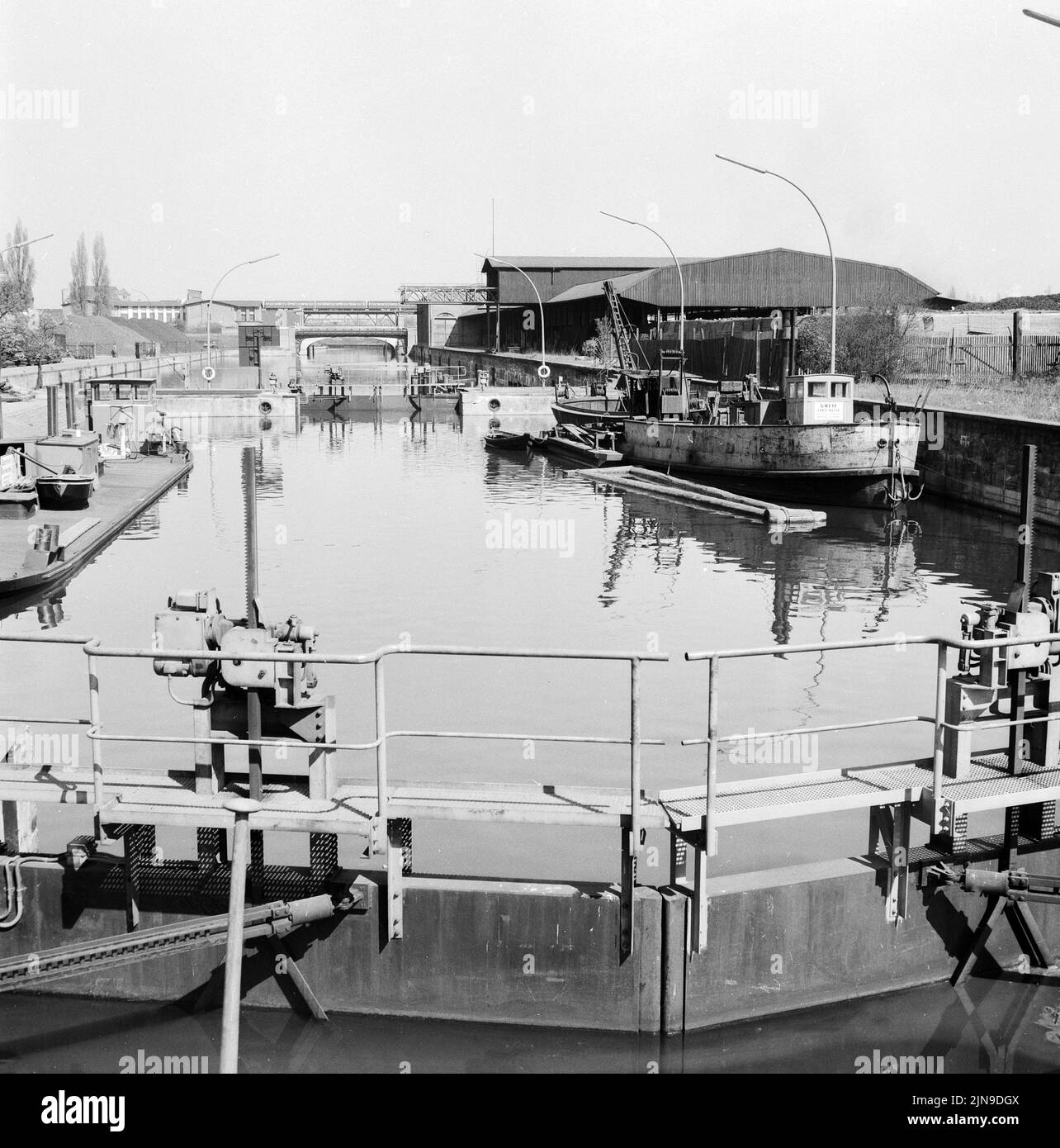 Schleuse und hafen immagini e fotografie stock ad alta risoluzione - Alamy