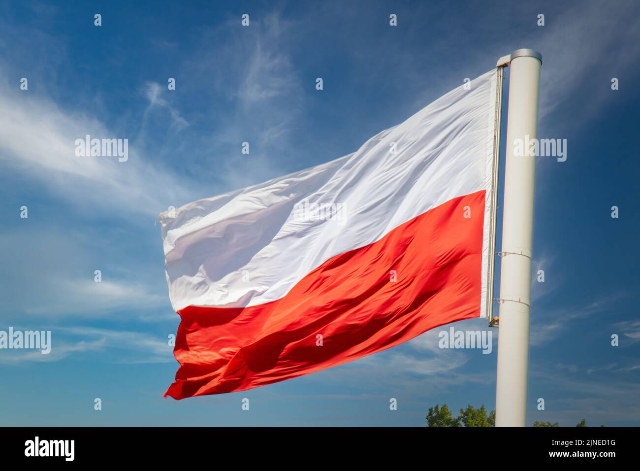 Bandiera polacca cielo blu immagini e fotografie stock ad alta ...