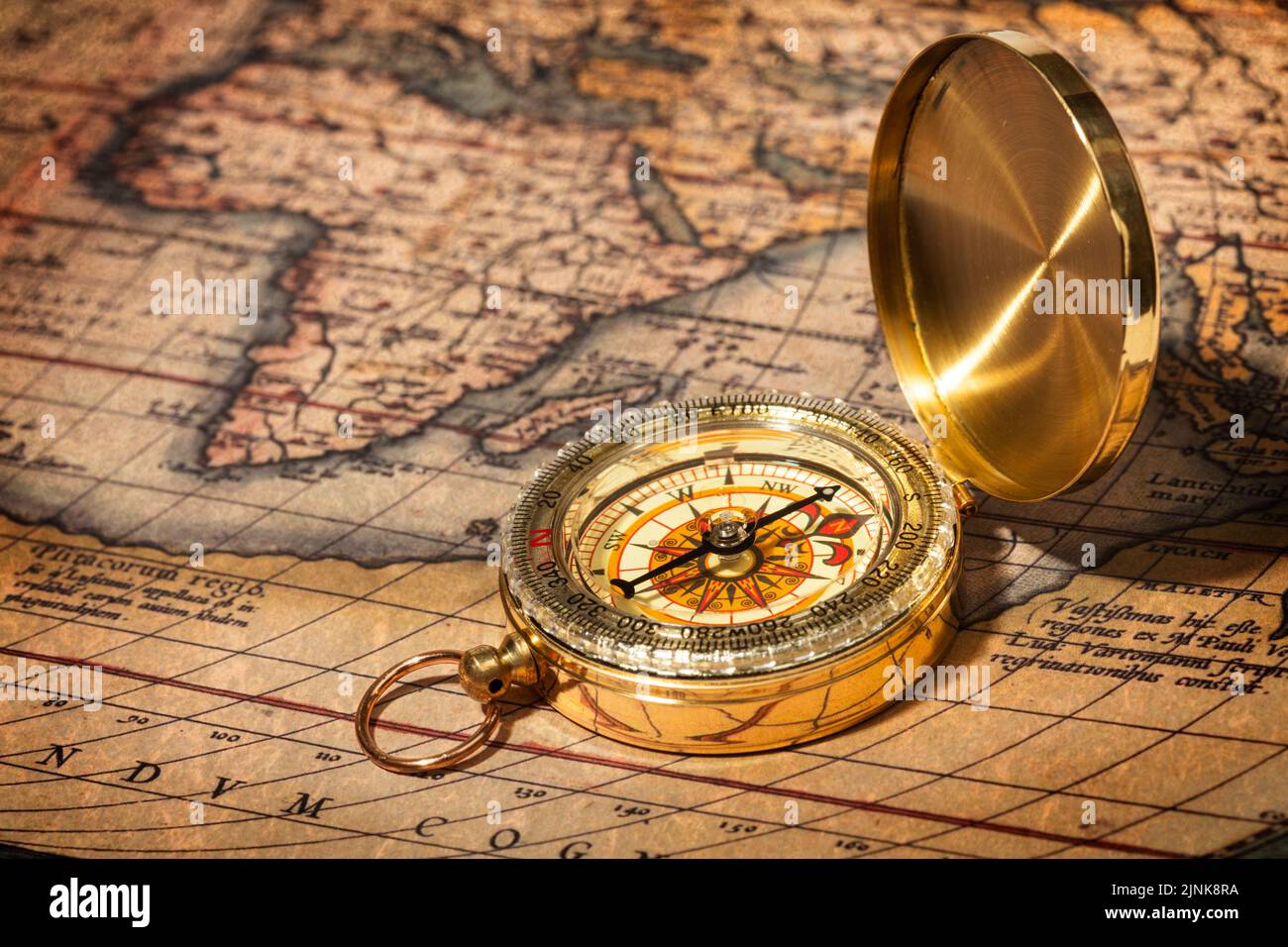 Bussola antica immagini e fotografie stock ad alta risoluzione - Alamy