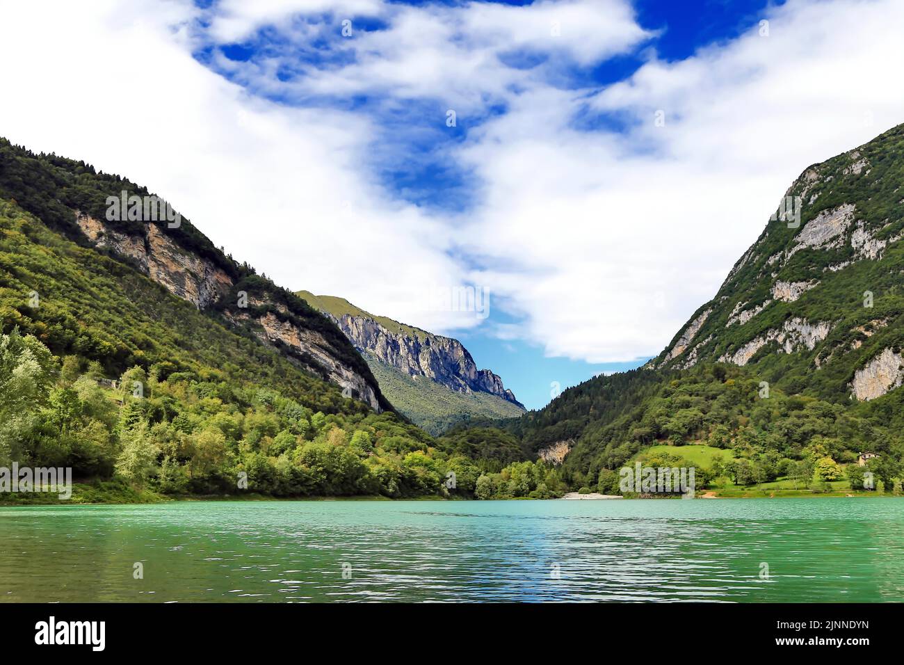 Lago di Tenno, lago di montagna, Lago Azzurro, Ville del Monte, Passo ...