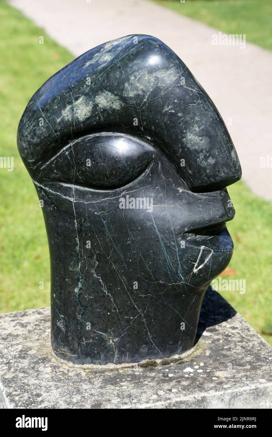 Le Chanteur. 1995. Serpentina. Statua. Pierre vulcanique. Grand Prix ...