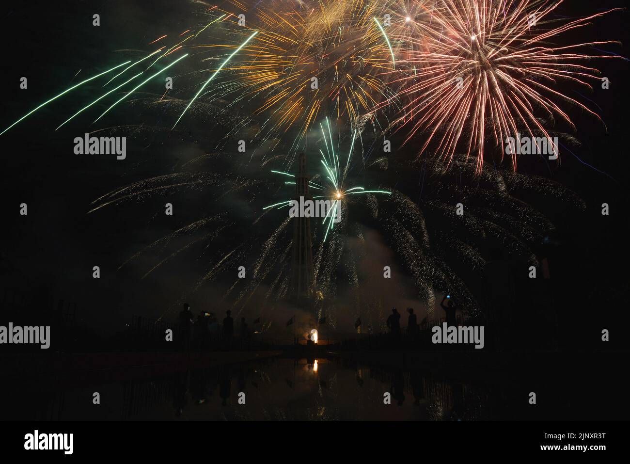 14 agosto 2022, Lahore, Punjab, Pakistan: Un'emozionante vista meravigliosa dei fuochi d ...