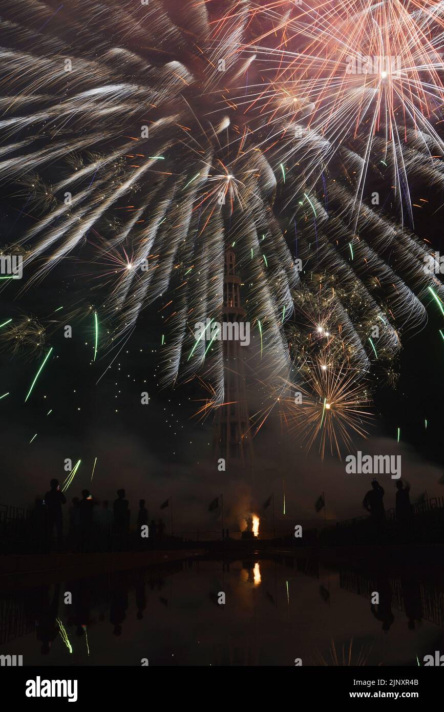 14 agosto 2022, Lahore, Punjab, Pakistan: Un'emozionante vista meravigliosa dei fuochi d ...