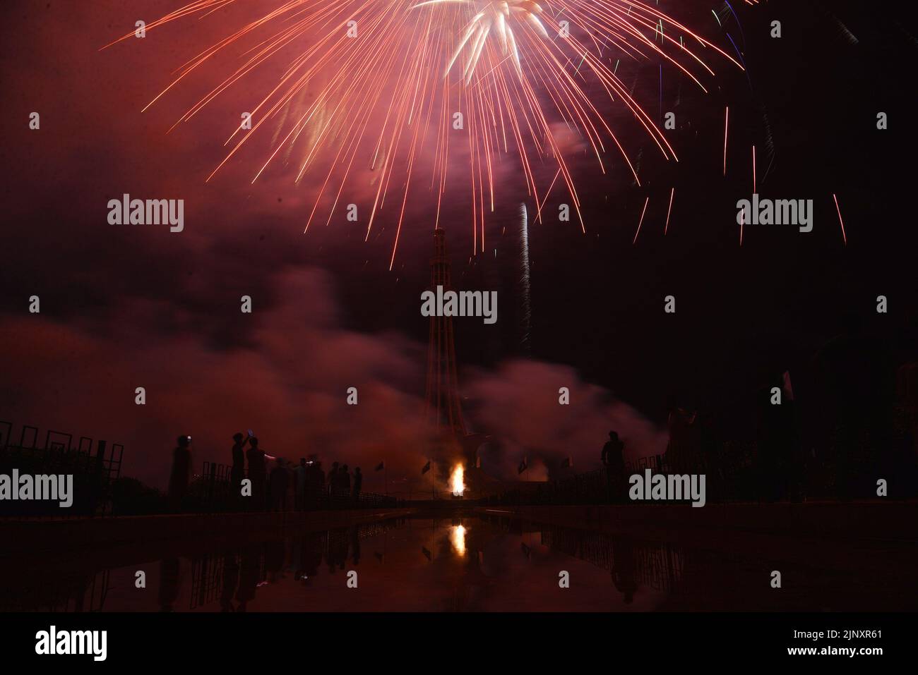 14 agosto 2022, Lahore, Punjab, Pakistan: Un'emozionante vista meravigliosa dei fuochi d ...