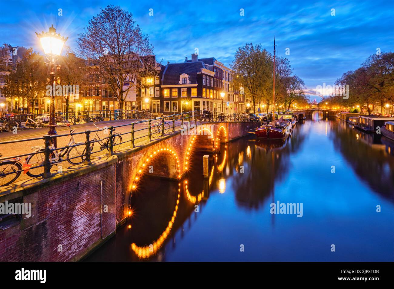 Notti di amsterdam immagini e fotografie stock ad alta risoluzione - Alamy
