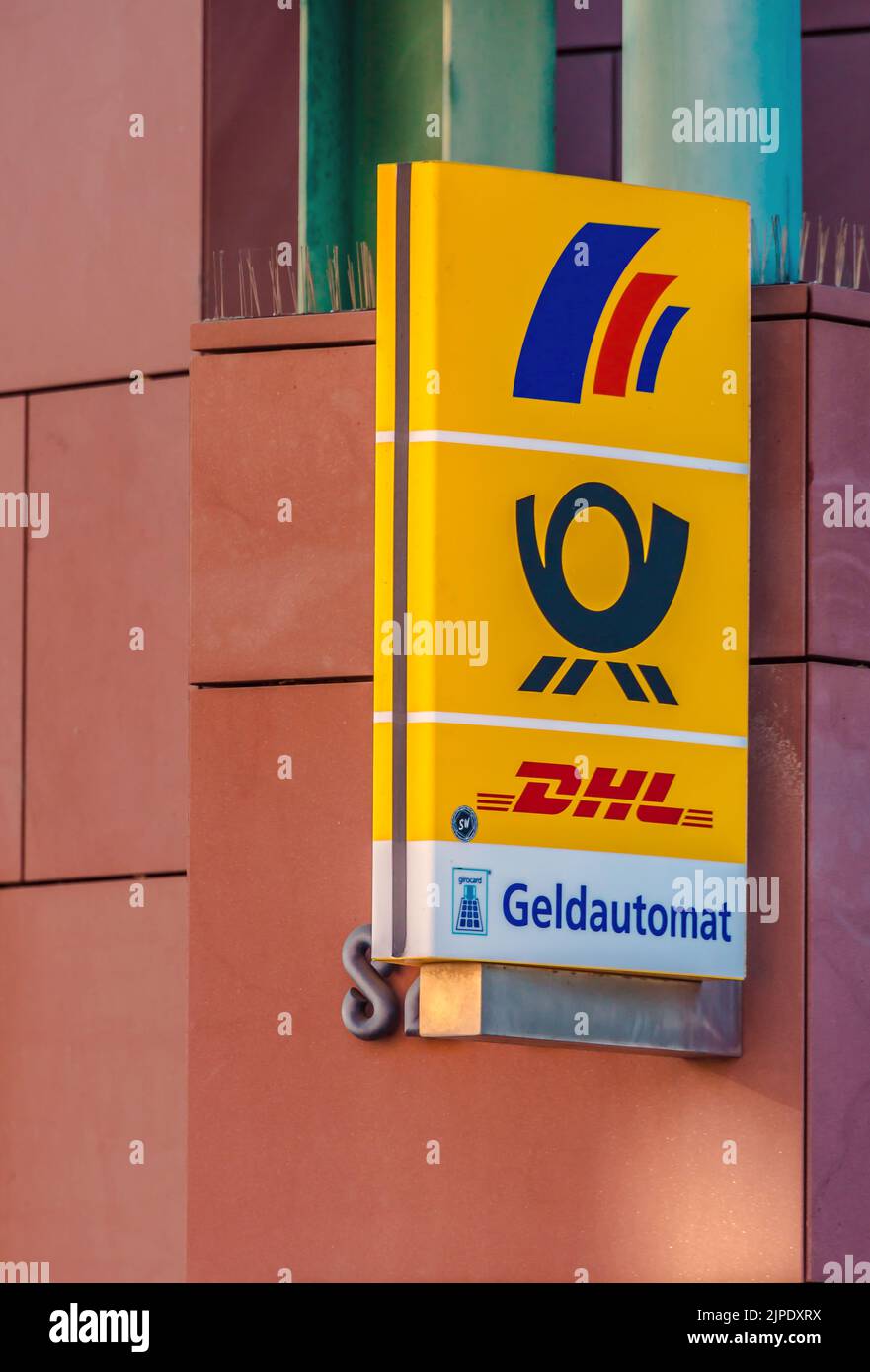 Deutsche dhl immagini e fotografie stock ad alta risoluzione - Alamy