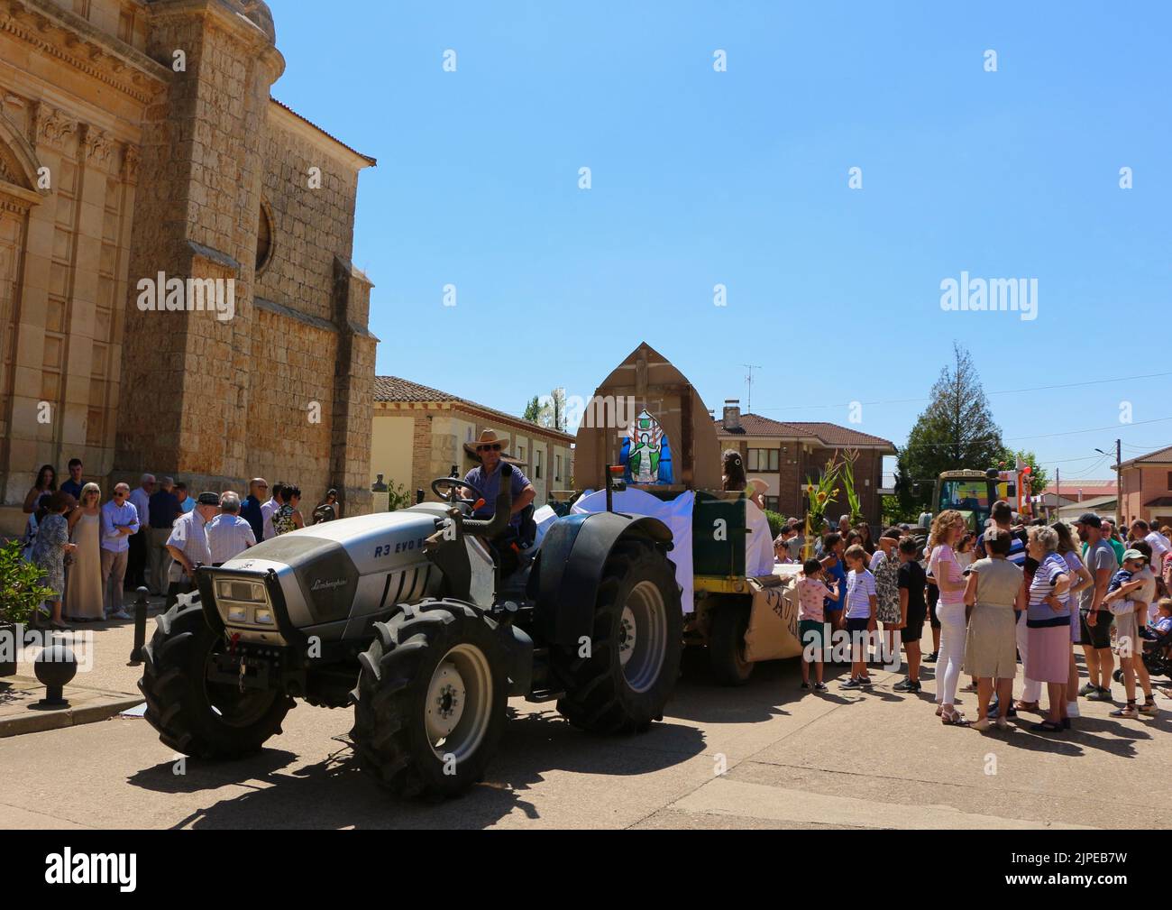 Lamborghini trattore con galleggiante per il villaggio regine festa per ...