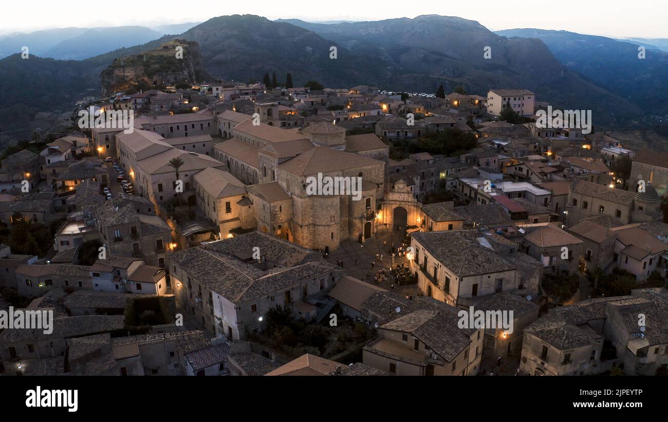 Gerace cattedrale immagini e fotografie stock ad alta risoluzione - Alamy
