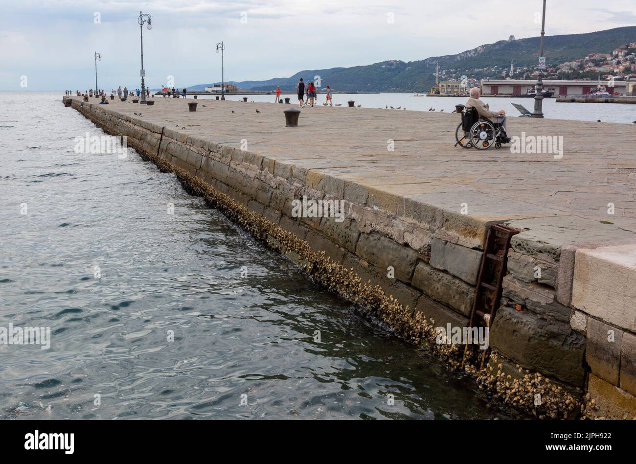 Passeggiata a mare di trieste immagini e fotografie stock ad alta ...