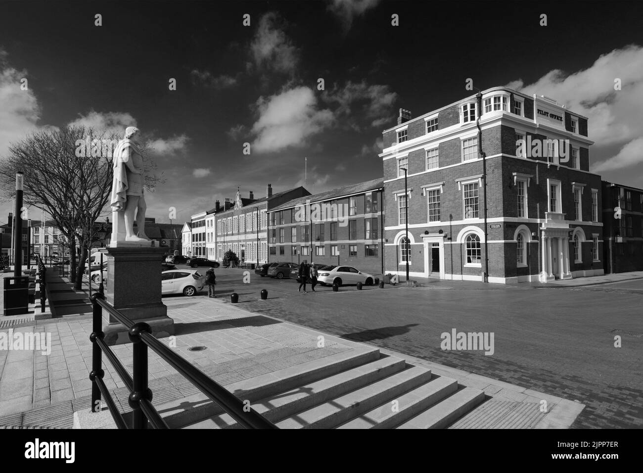 Statua di sir william de la pole immagini e fotografie stock ad alta risoluzione - Alamy