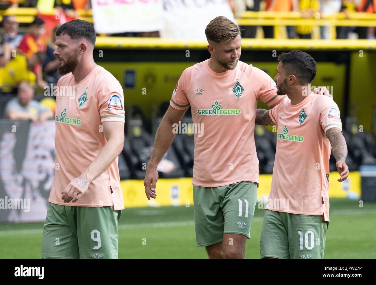 Oliver burke sv werder brema immagini e fotografie stock ad alta risoluzione - Alamy