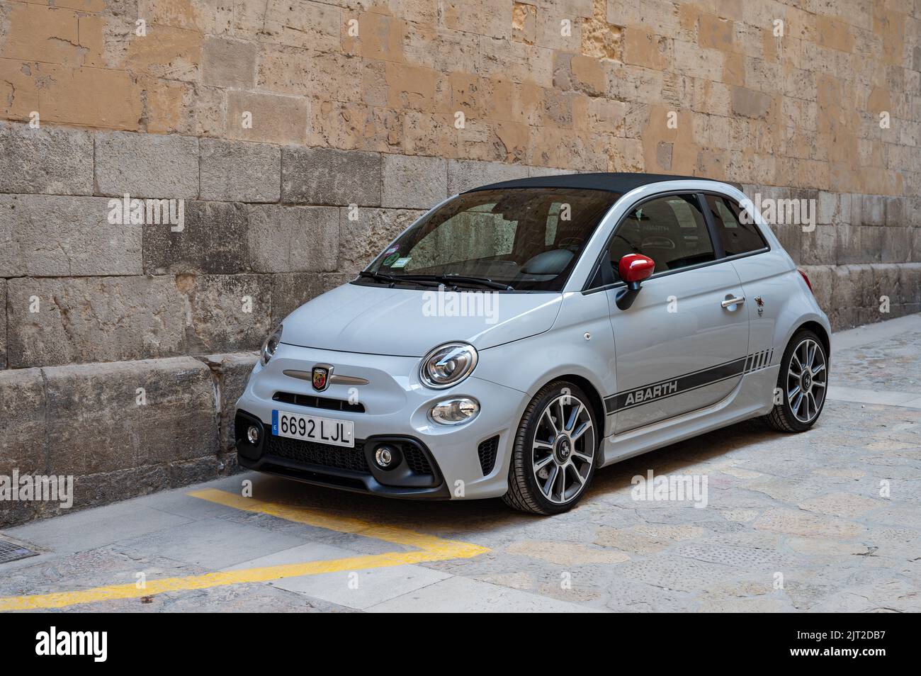 Fiat abarth 500 immagini e fotografie stock ad alta risoluzione - Alamy