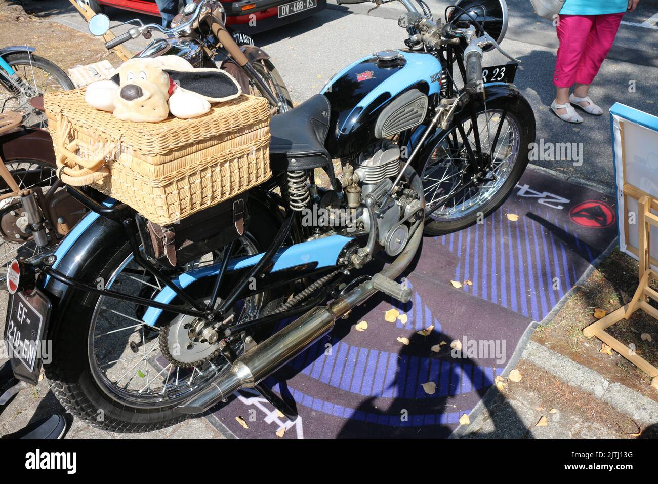 Motobecane moped immagini e fotografie stock ad alta risoluzione - Alamy