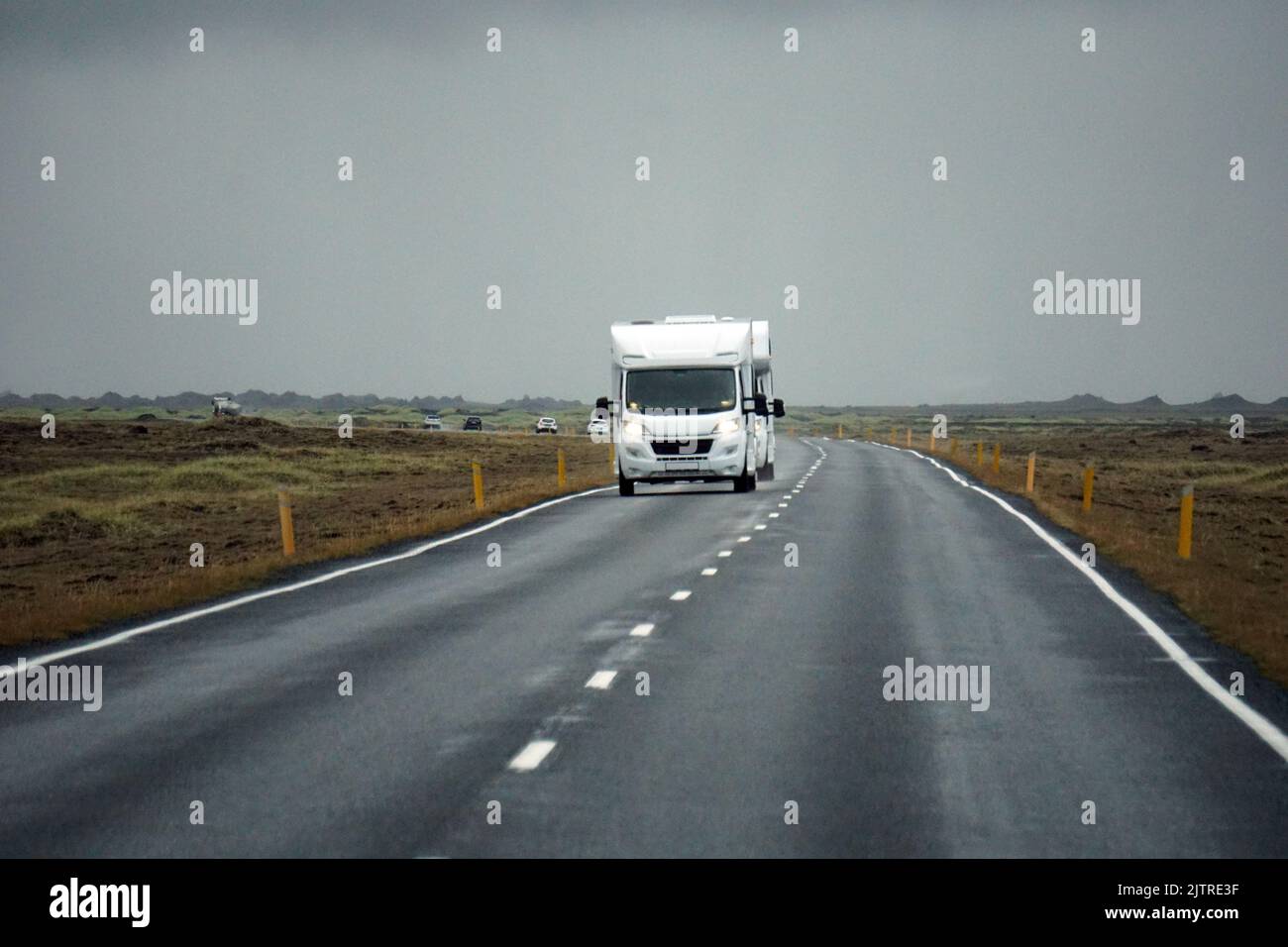 Islanda, Sudurland - 8th agosto 2022 - camper bianco, RV guida su una ...
