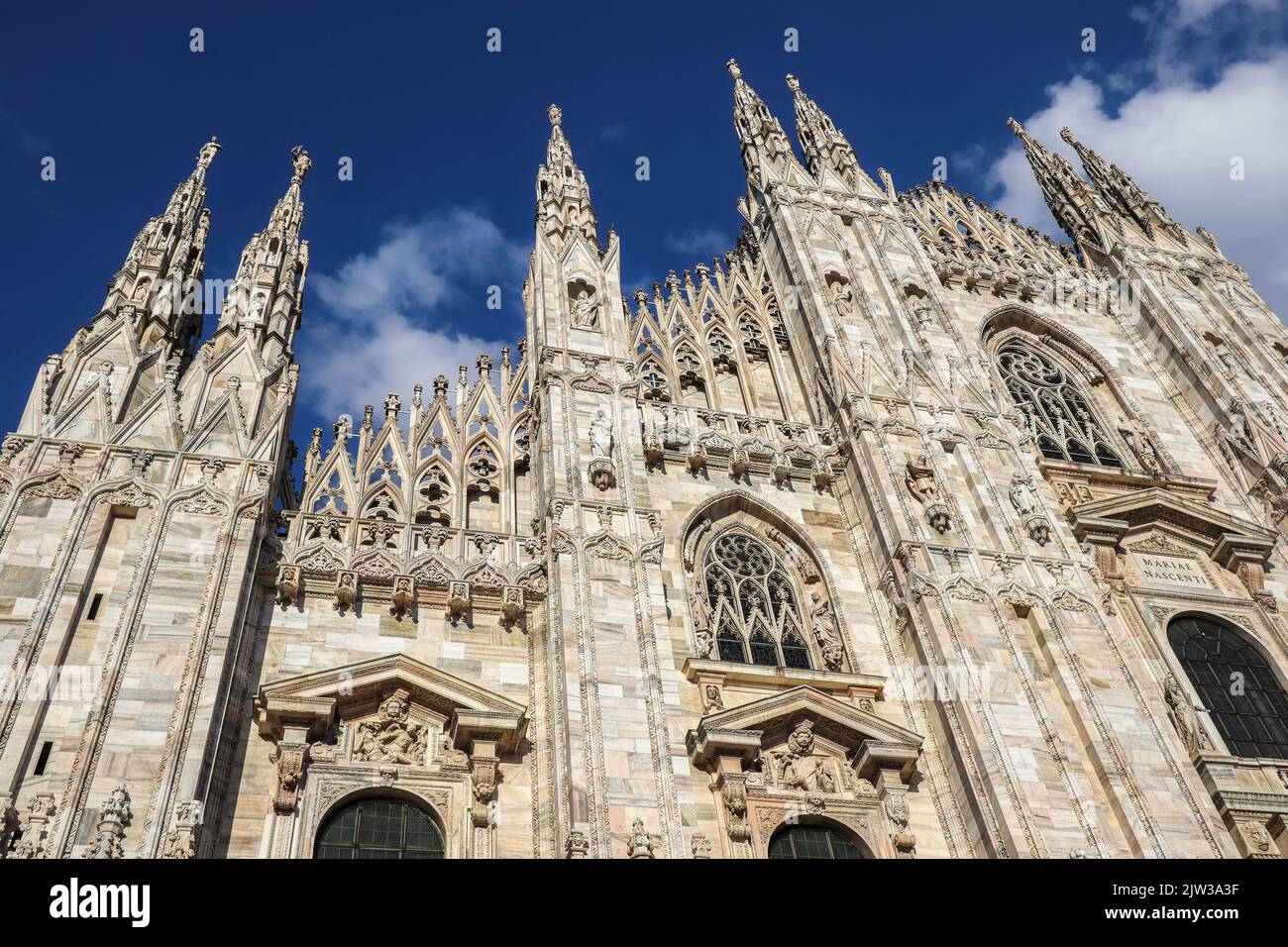 Duomo di Milano in Lombardia. Bella architettura Gotica a Milano con ...