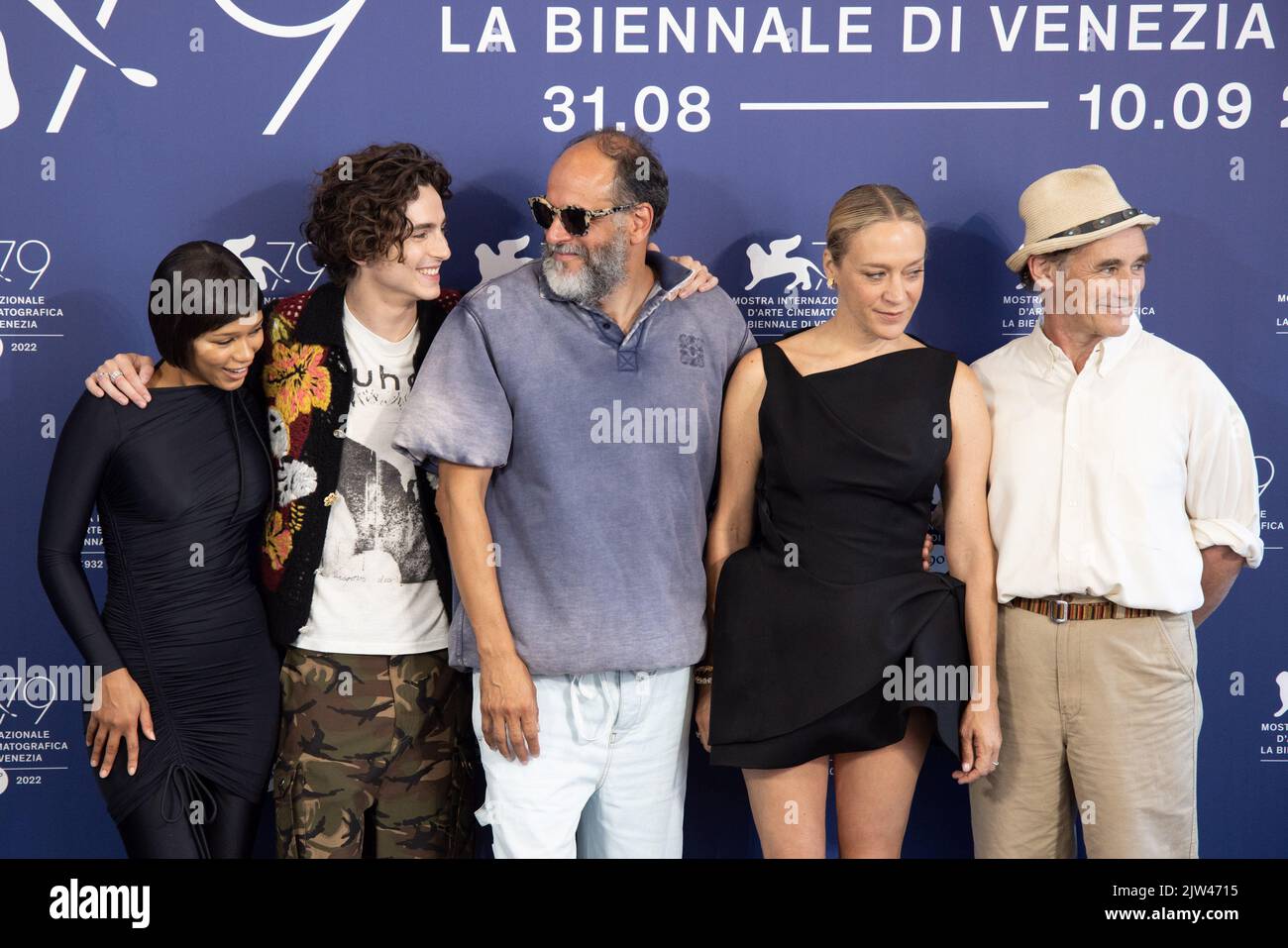2 settembre 2022, Lido di Venezia, Italia: (Da L) attrice canadese ...