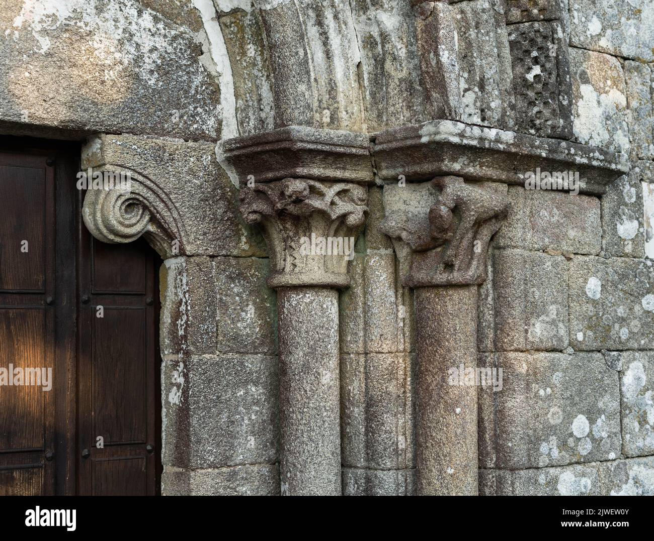 Capitelli romanici immagini e fotografie stock ad alta risoluzione - Alamy