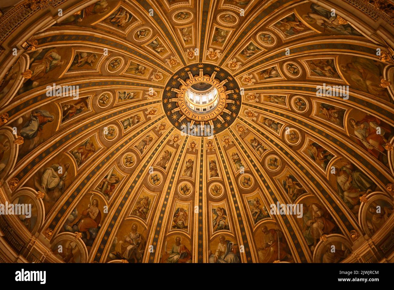 La cupola della Basilica di San Pietro e Città del Vaticano Foto stock ... La cupola della Basilica di San Pietro e Città del Vaticano Foto stock ...