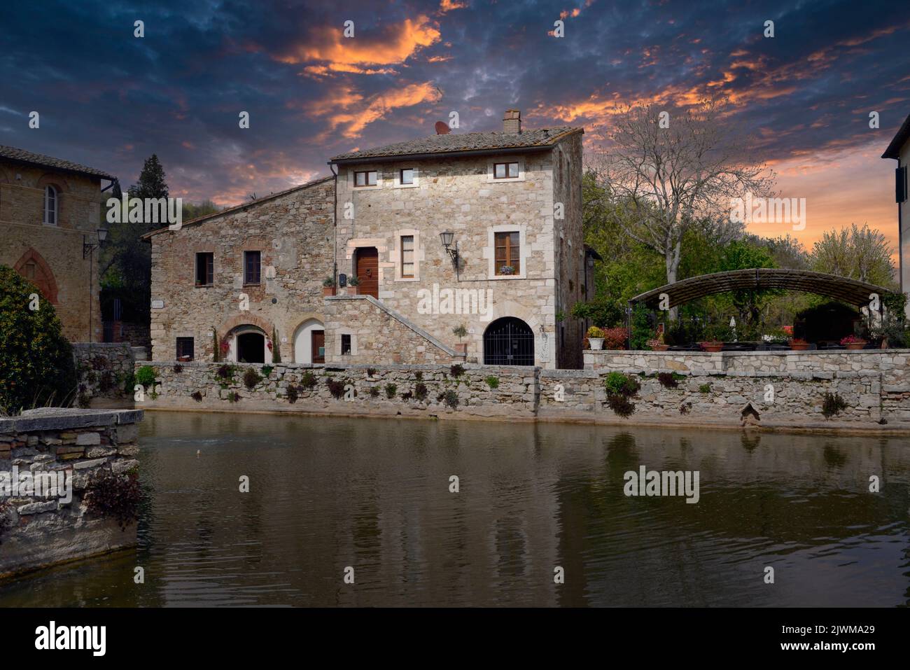 Antiche terme di bagno vignoni immagini e fotografie stock ad alta ...