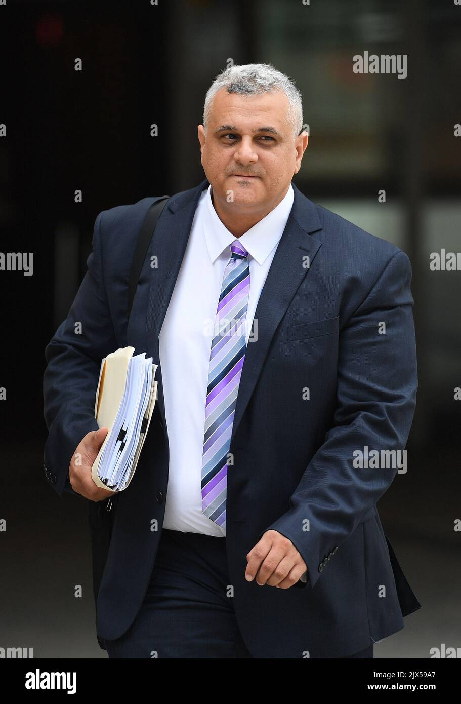 Sam Iskander, avvocato che agisce per Clive Mensink, è visto alla Corte ...