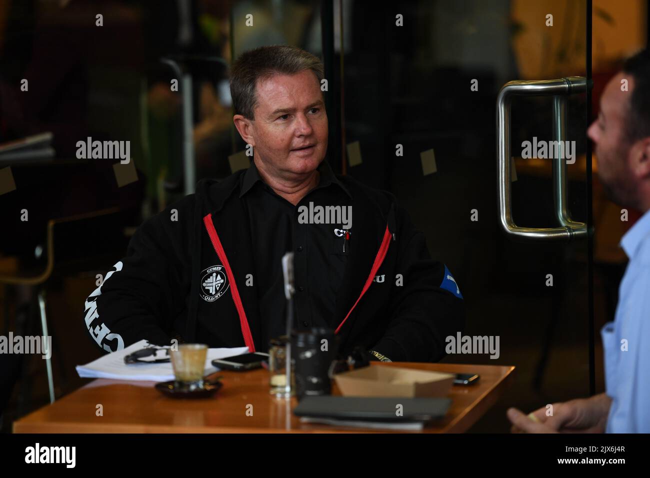 Il segretario di Stato del Queensland del CFMEU Michael Ravbar (a ...