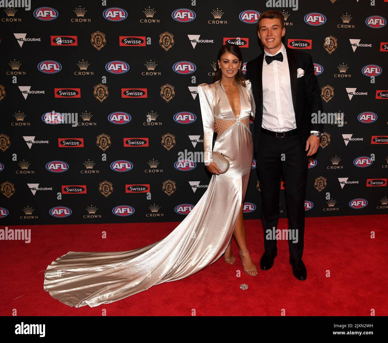 Patrick Cripps di Carlton e il partner Monique Fontana posano per una ...