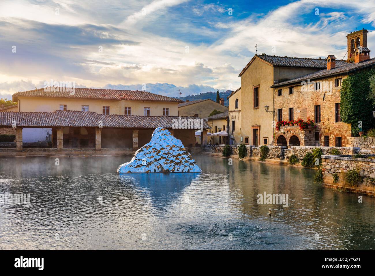 Terme di bagno Vignoni, Italia all'alba. Antiche terme nel borgo ...