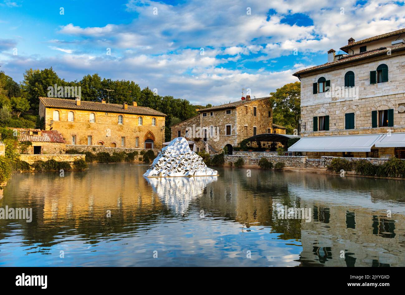 Terme di bagno Vignoni, Italia all'alba. Antiche terme nel borgo ...