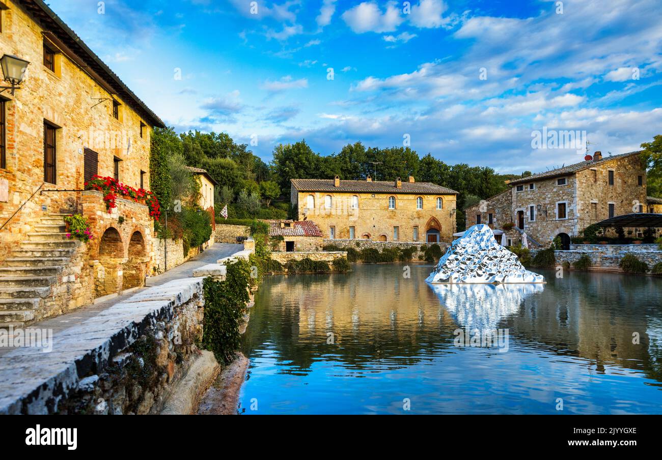 Terme di bagno Vignoni, Italia all'alba. Antiche terme nel borgo ...