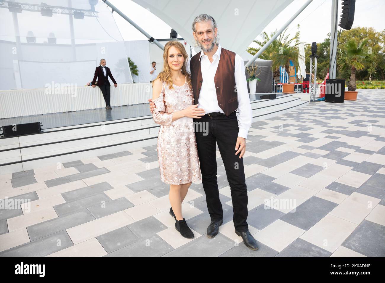 Alma Rehberg und Cyrus Rahbar bei der Fotoprobe zum Theaterstück ...