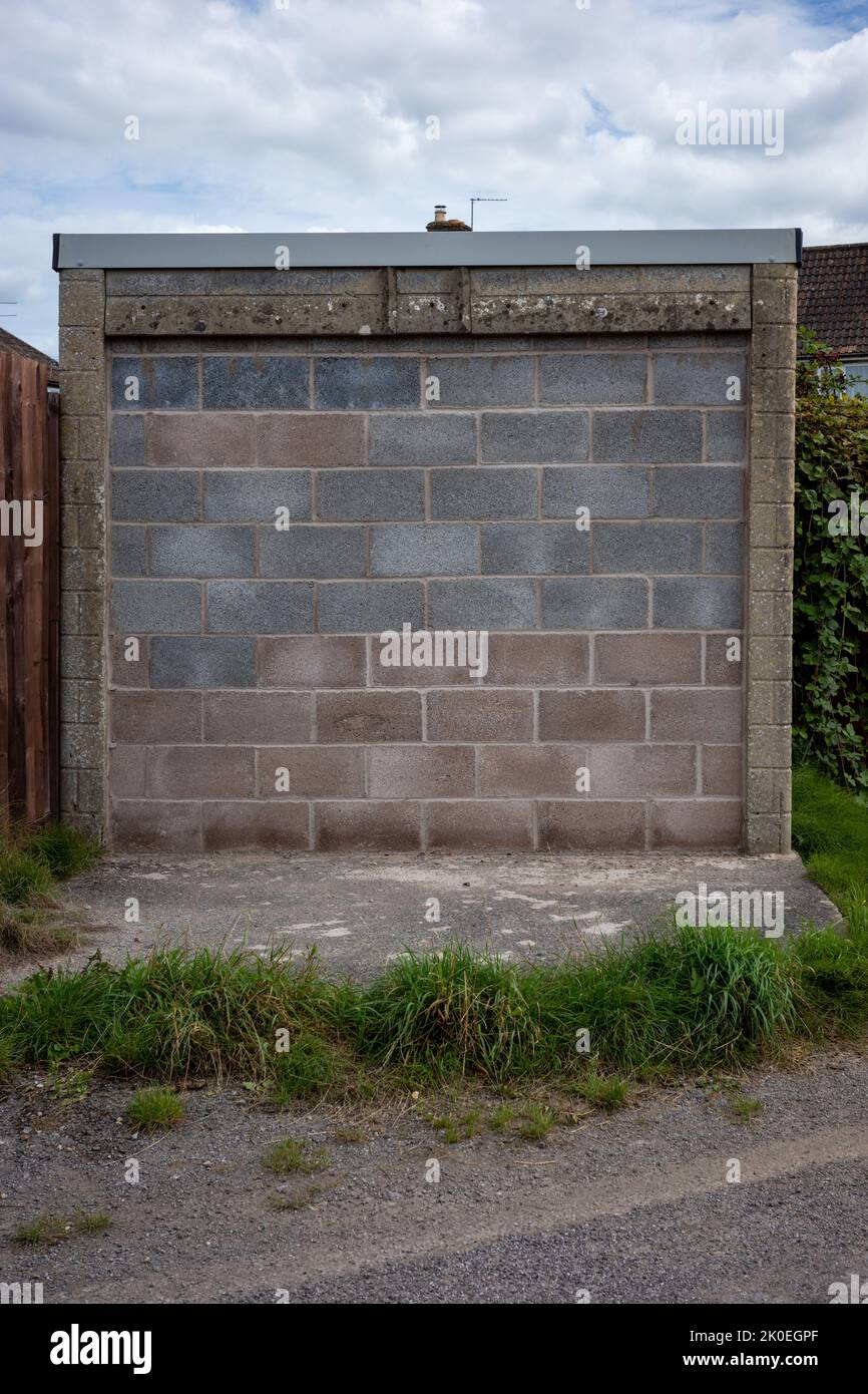 Entrata nel garage immagini e fotografie stock ad alta risoluzione - Alamy