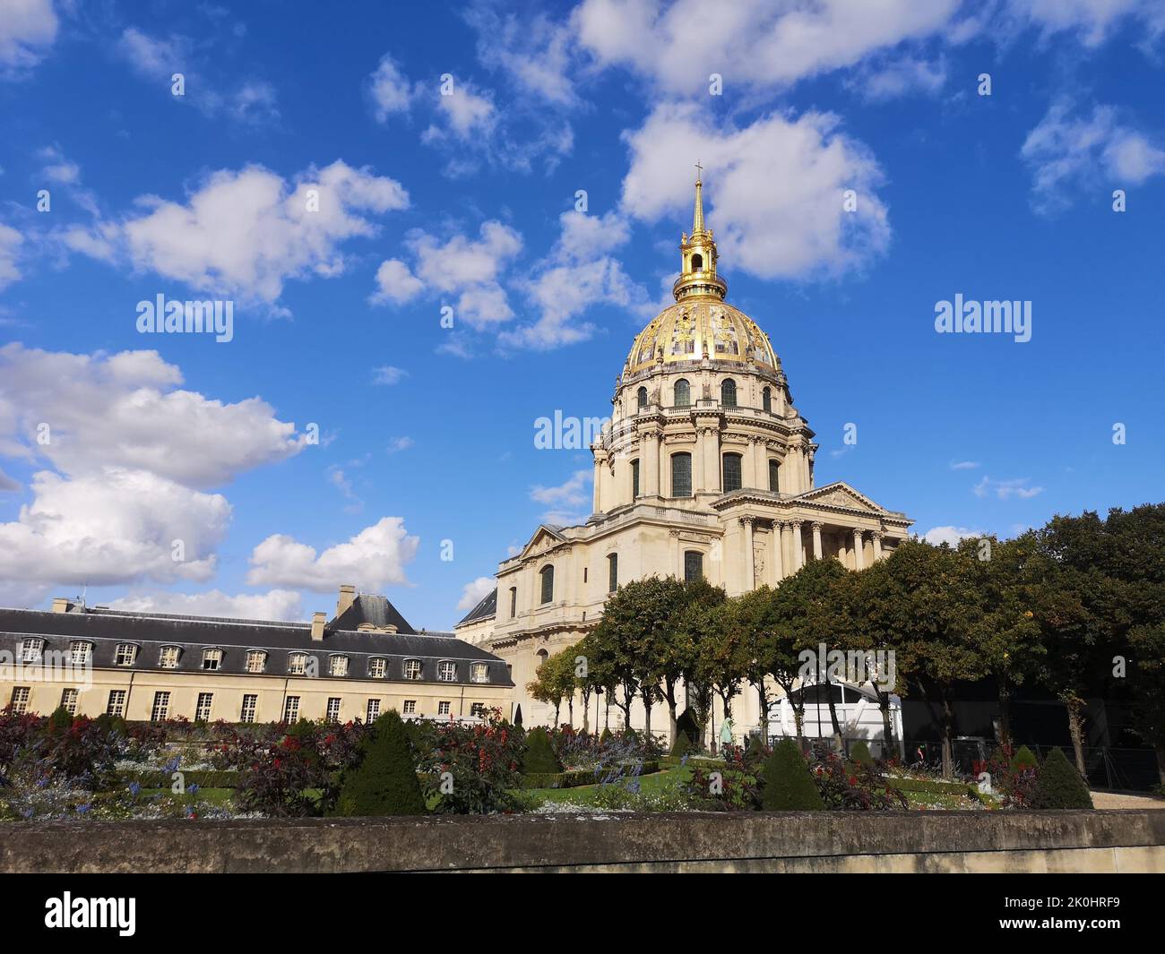 Les invalides sullo sfondo immagini e fotografie stock ad alta ...