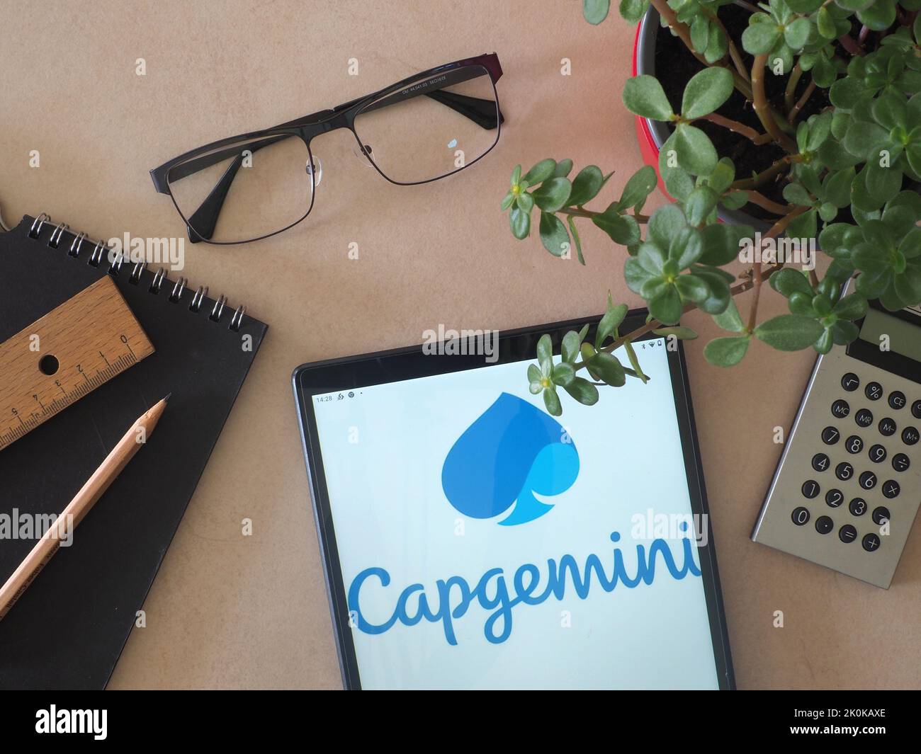Logo capgemini immagini e fotografie stock ad alta risoluzione - Alamy