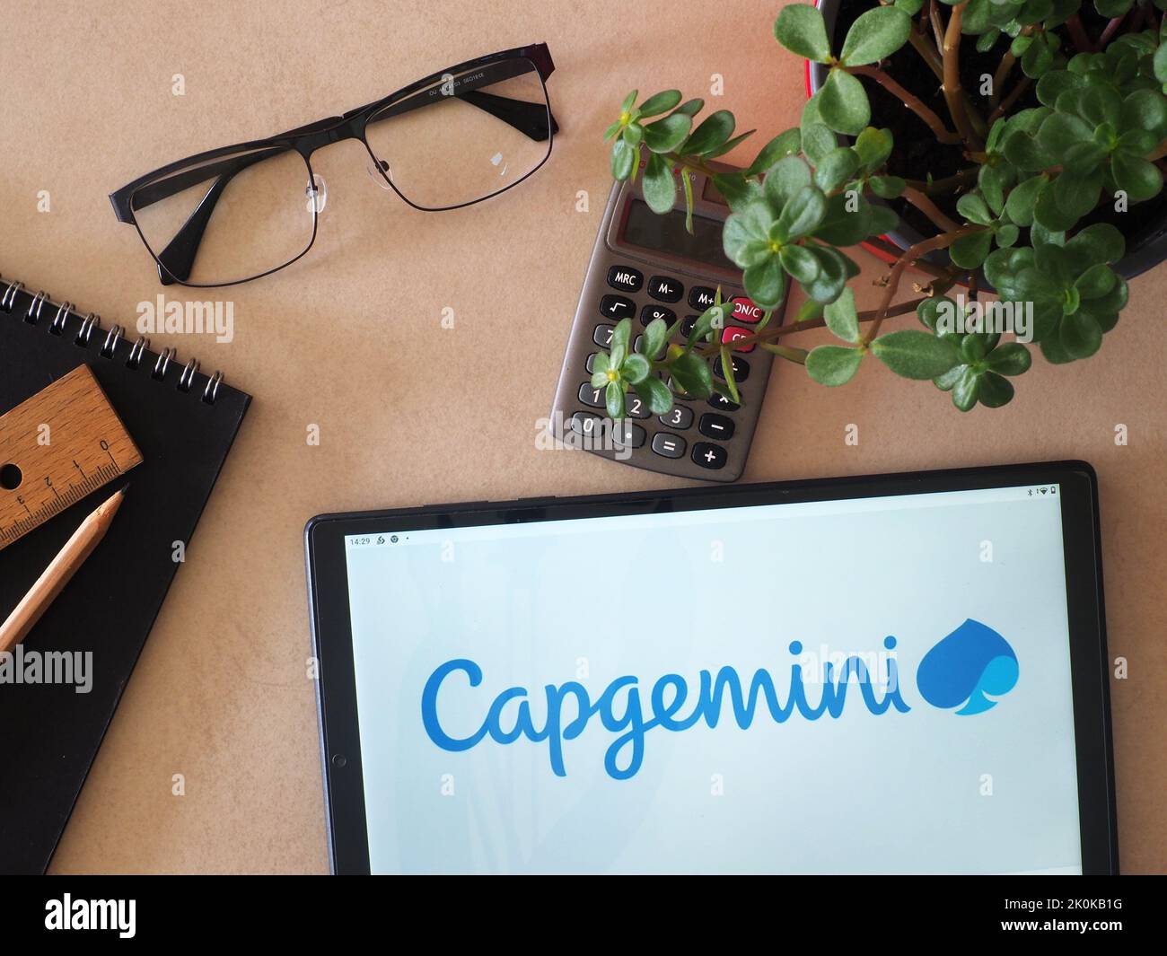 Logo capgemini immagini e fotografie stock ad alta risoluzione - Alamy