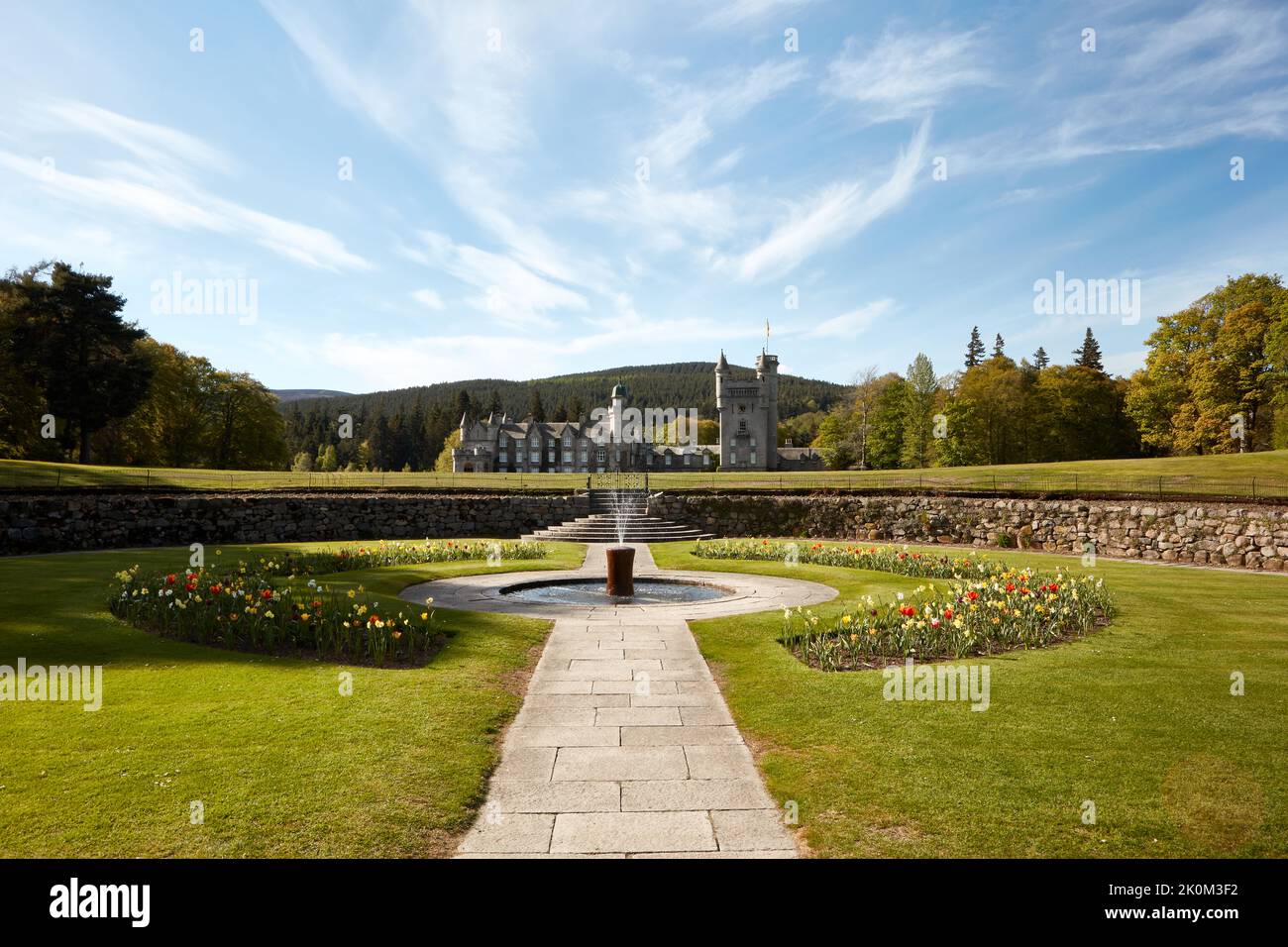 Balmoral castle gardens immagini e fotografie stock ad alta risoluzione ...