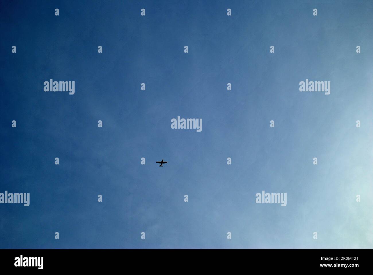 Aereo di notte immagini e fotografie stock ad alta risoluzione - Alamy