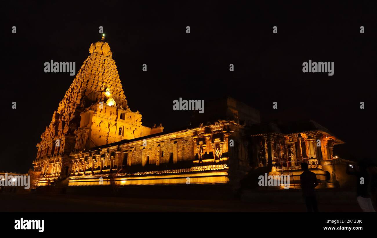 Il bellissimo tempio di Brihadeshwara, il tempio della dinastia Chola ...